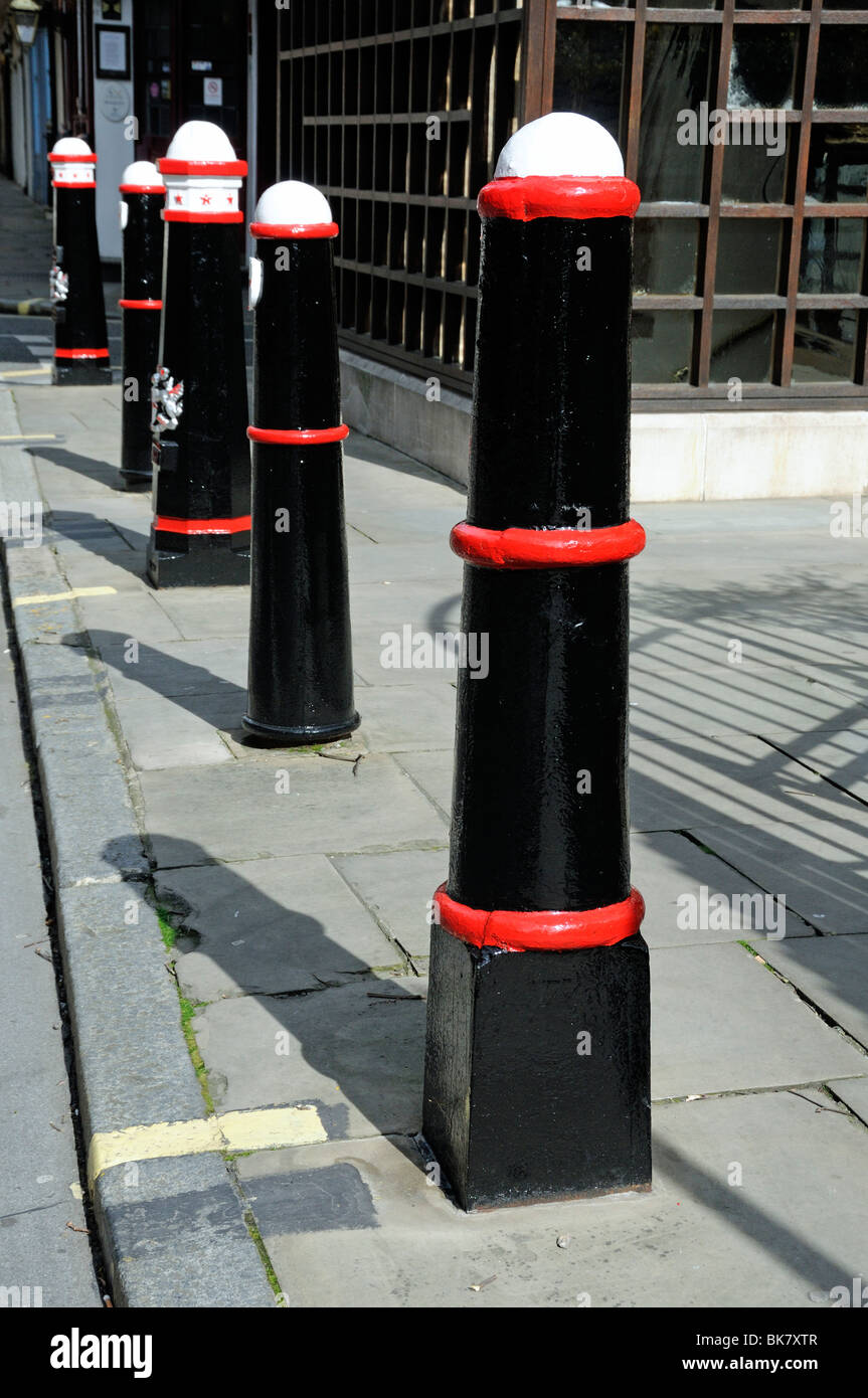 Bollards hi-res stock photography and images - Alamy