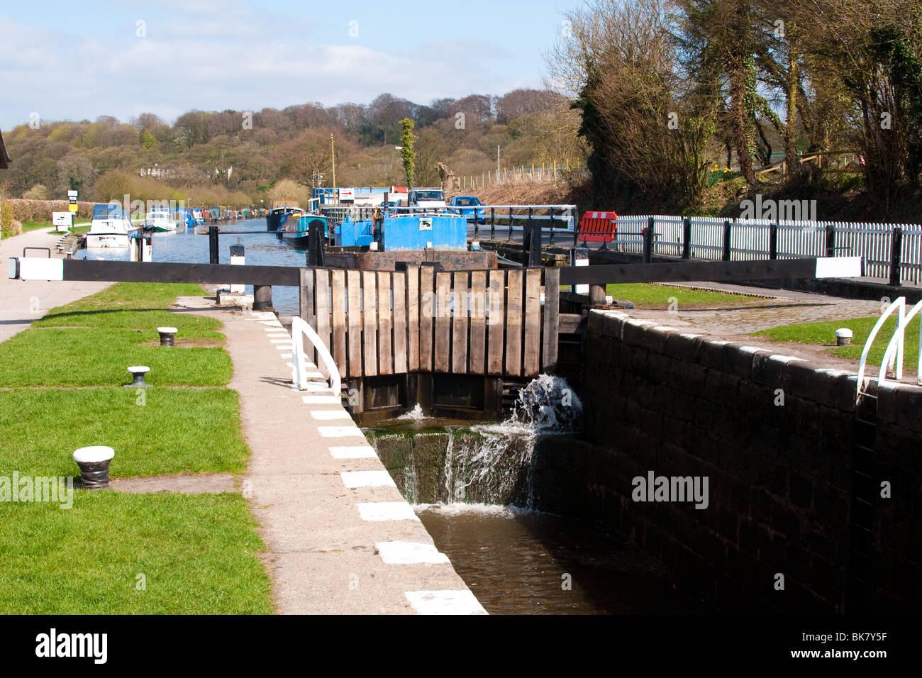 Wheelton Top Lock on the Leeds & Liverpool Canal, near Chorley ...