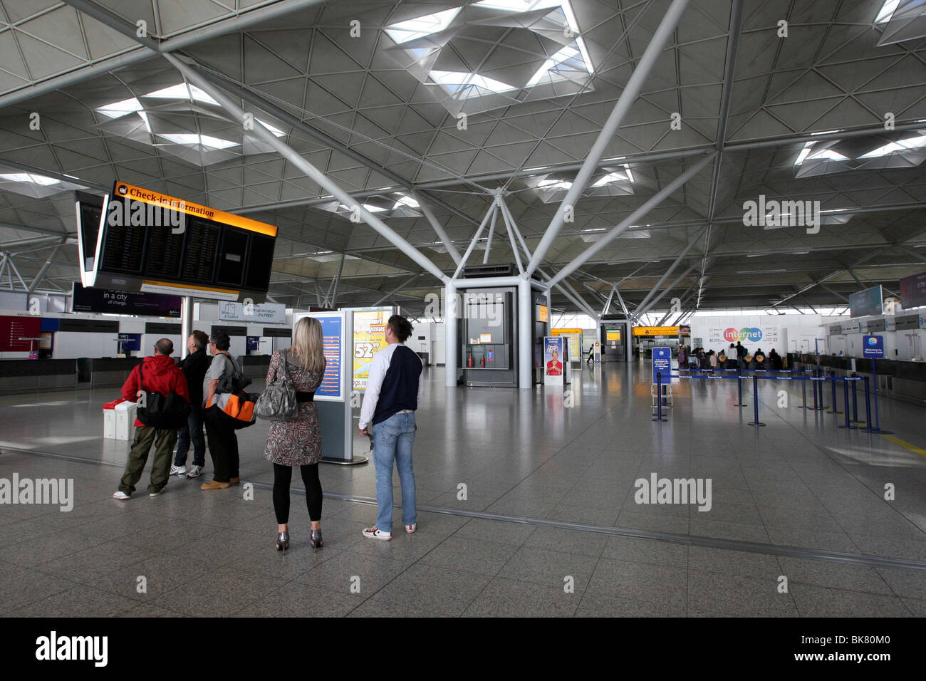 Queues de vol hi-res stock photography and images - Alamy