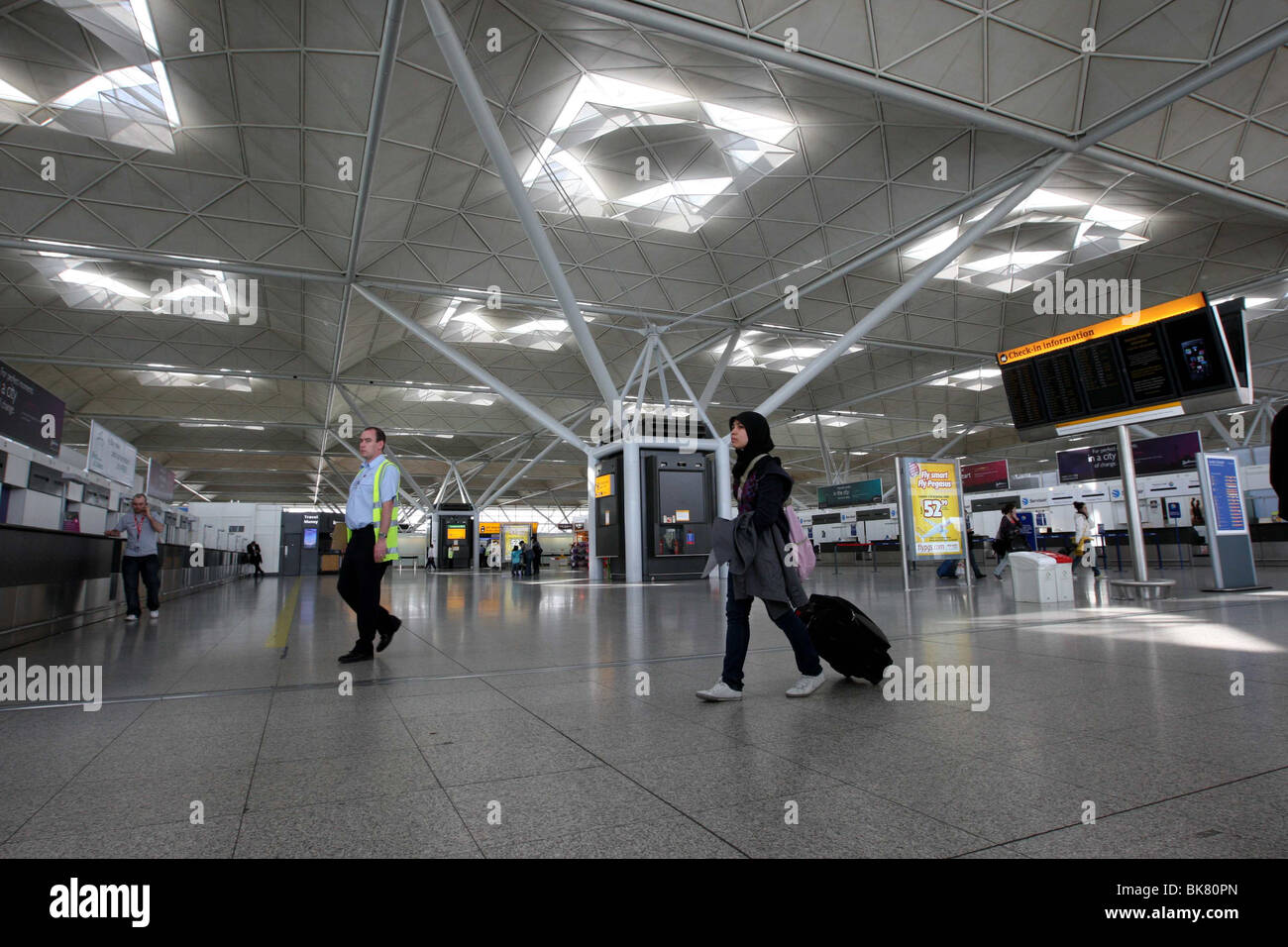 Passenger queues hi-res stock photography and images - Alamy