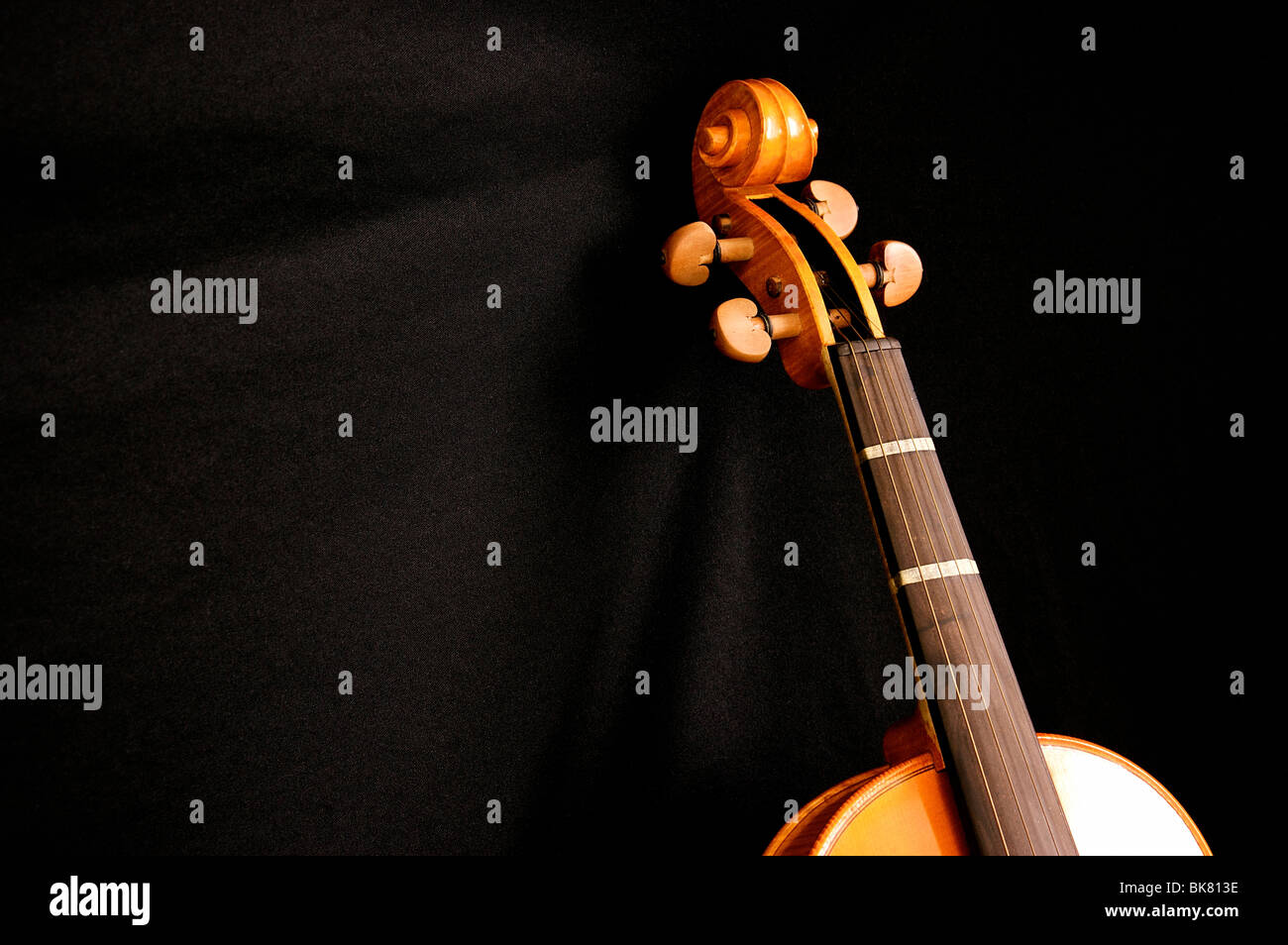 Violin pegbox and scroll hi-res stock photography and images - Alamy