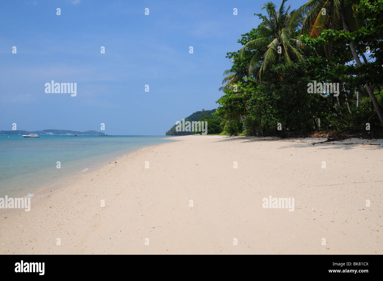 Deserted tropical beach Stock Photo - Alamy