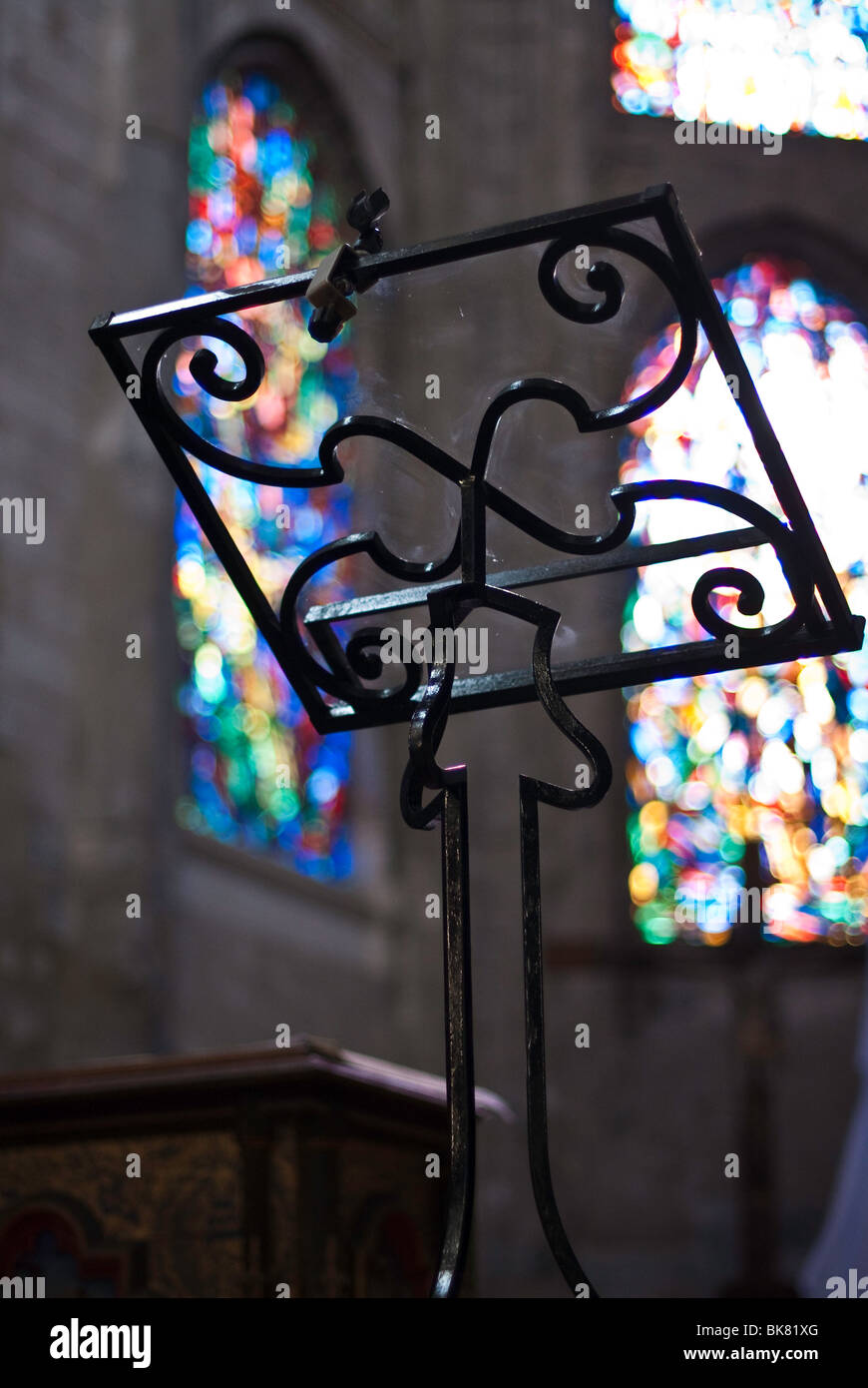 Altar lectern catholic church hi-res stock photography and images - Alamy