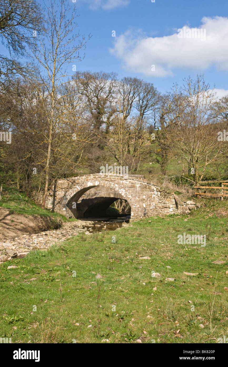 Old stone bridge england hi-res stock photography and images - Alamy