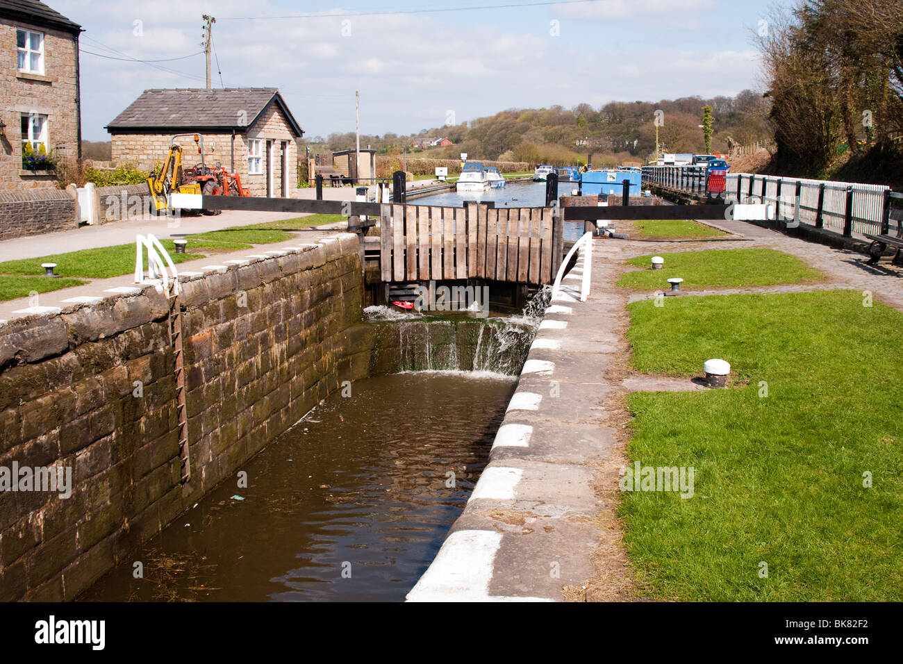 Wheelton Top Lock on the Leeds & Liverpool Canal, near Chorley ...