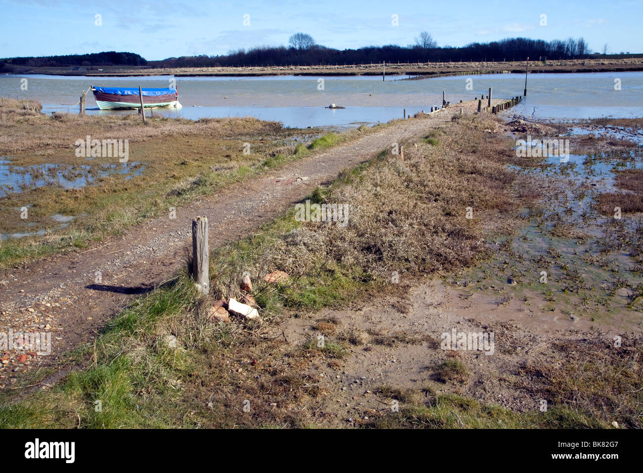 River crossing jetty hi-res stock photography and images - Alamy