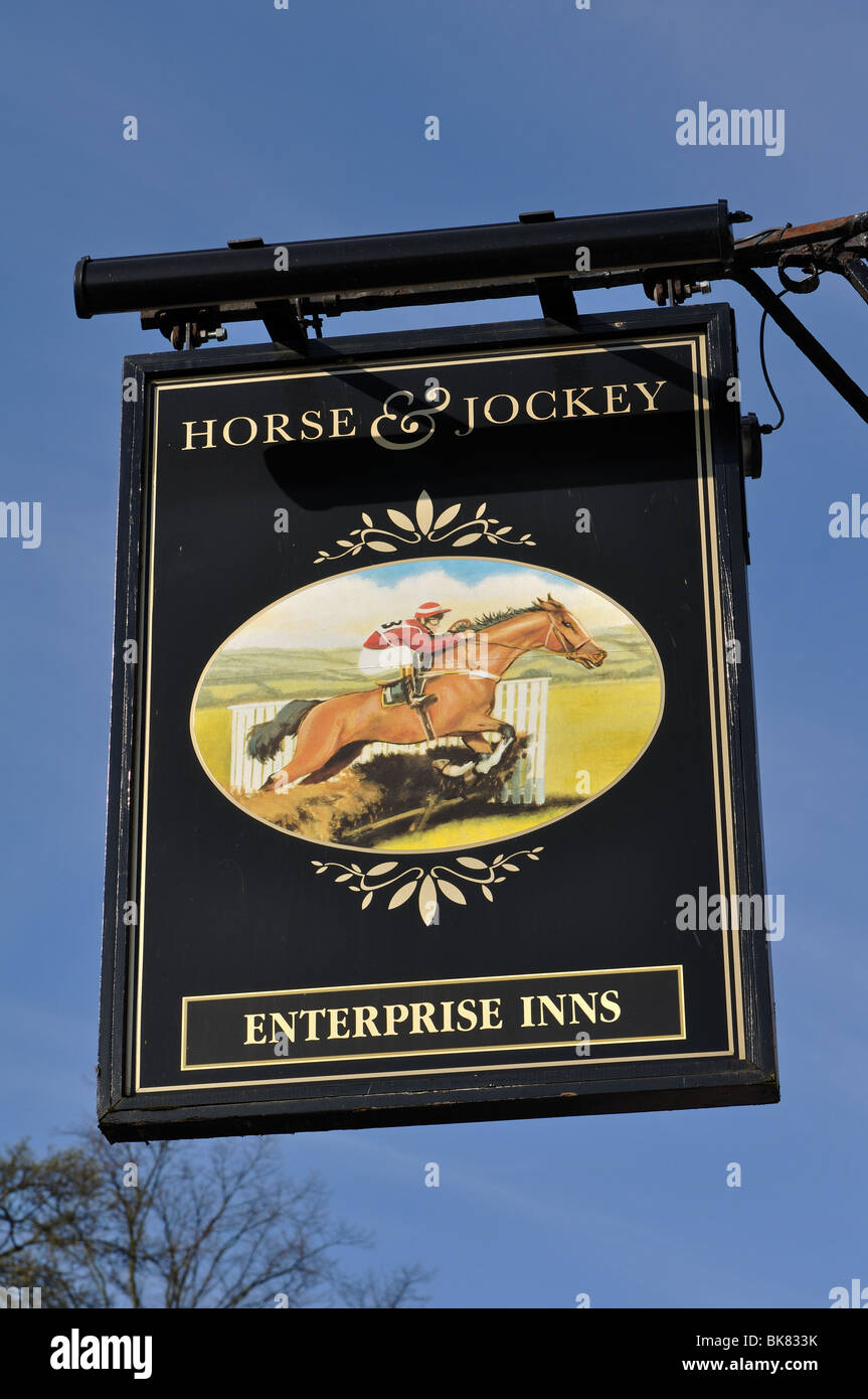 Horse and Jockey pub sign, Banbury, Oxfordshire, England, UK Stock ...