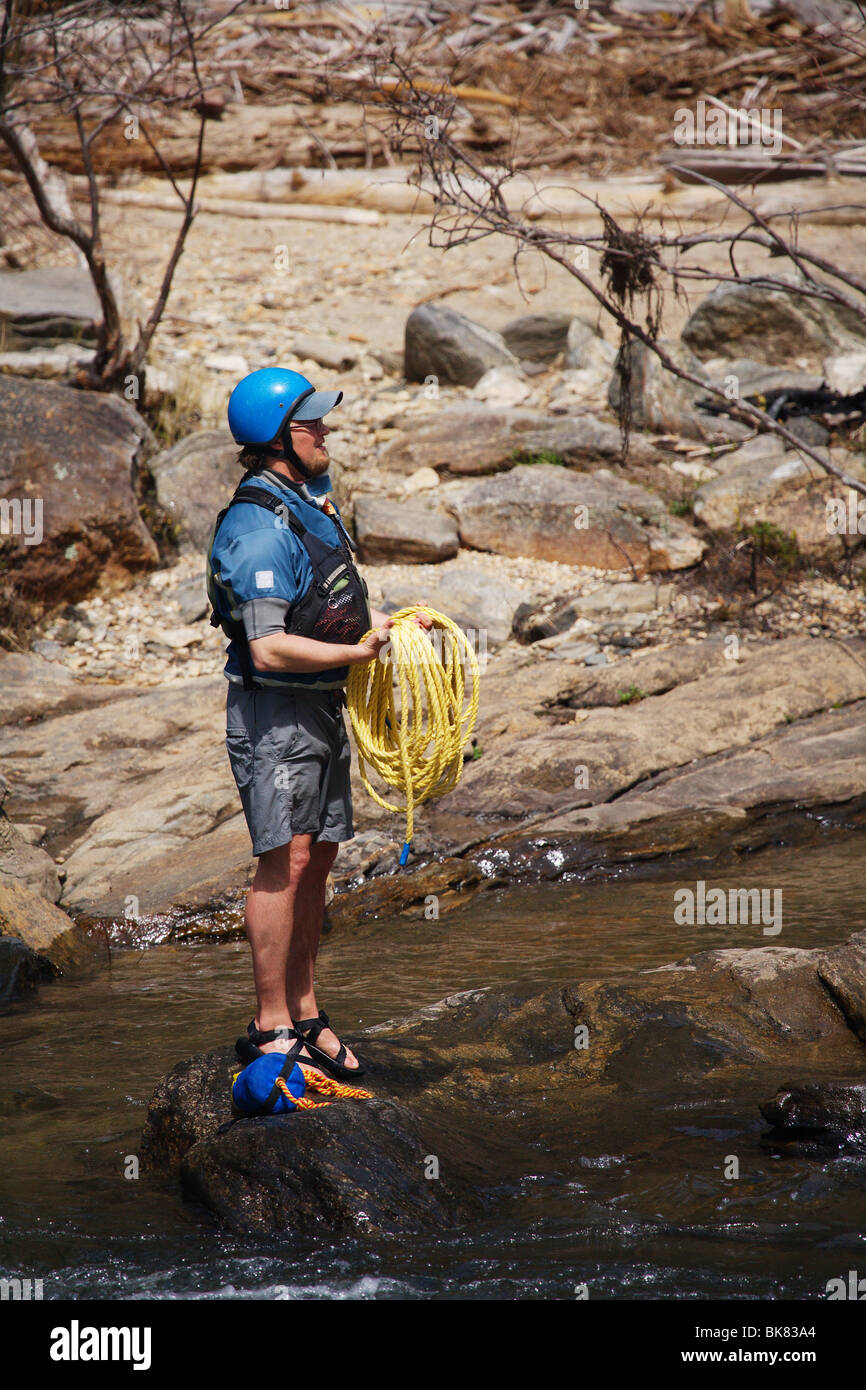 GUIDE HOLDING SAFETY ROPE FOR WATER RESCUE WHITEWATER RAFTING GROUP ...