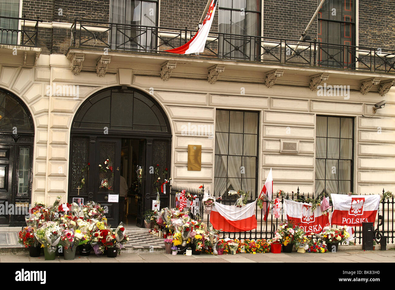 Polish Embassy at London after Polish president - Lech Kaczynski plane ...