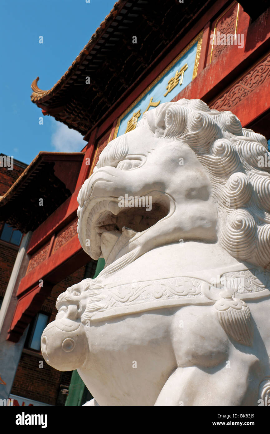 Dragon stone entrance chinatown gate hi-res stock photography and ...