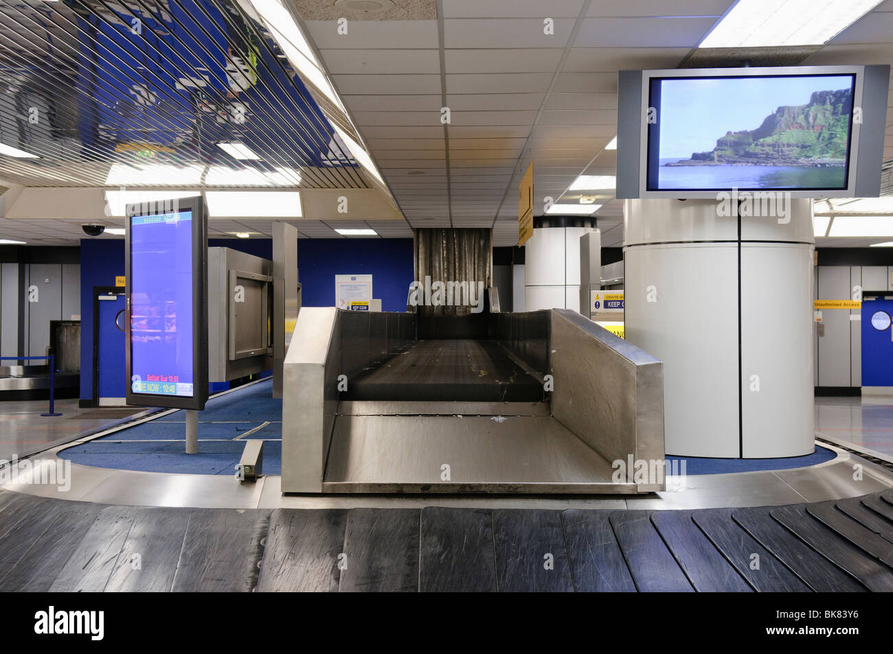 Empty luggage/baggage carousel at an airport Stock Photo - Alamy Empty luggage/baggage carousel at an airport Stock Photo - Alamy