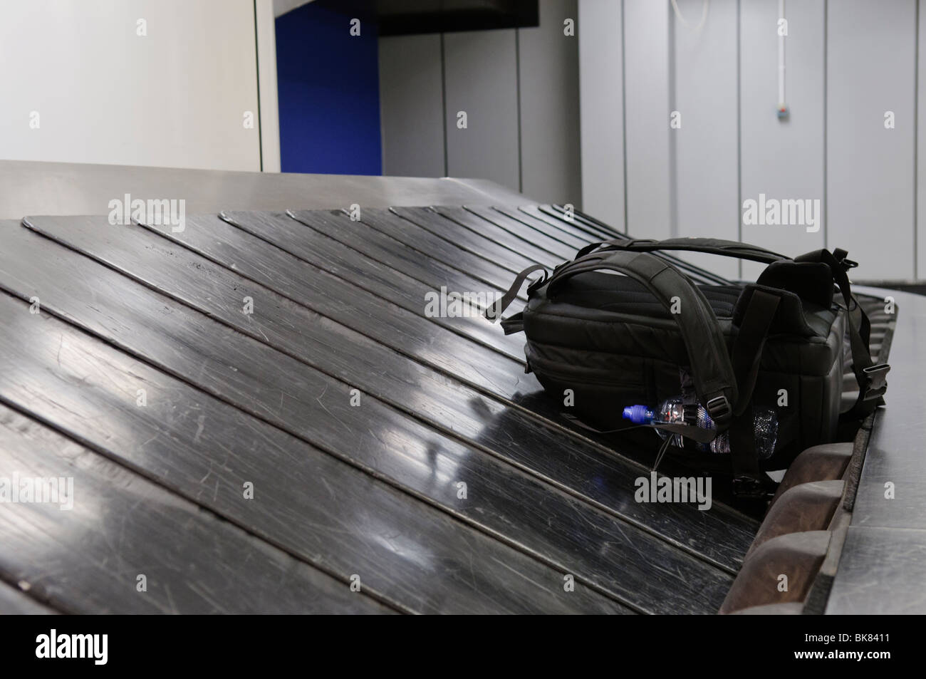 Luggage carousel hi-res stock photography and images - Alamy