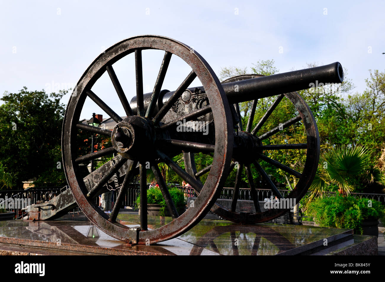 Rusty iron cannon hi-res stock photography and images - Alamy