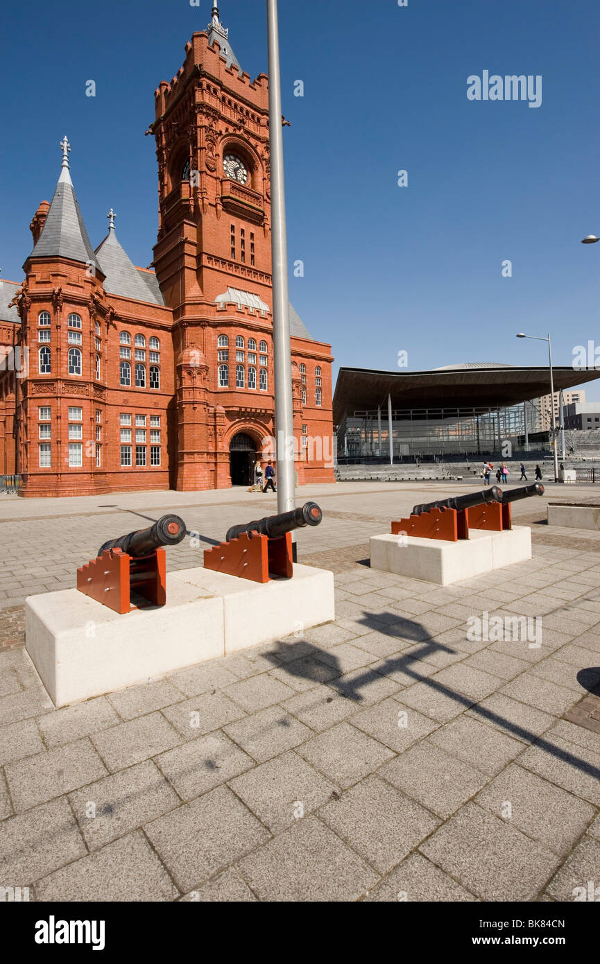 Cardiff bay pier head building hi-res stock photography and images - Alamy