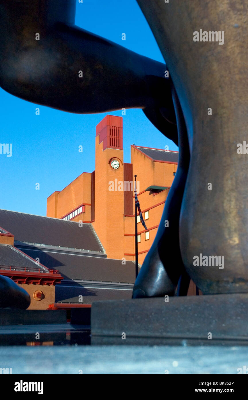 Newton statue hi-res stock photography and images - Alamy