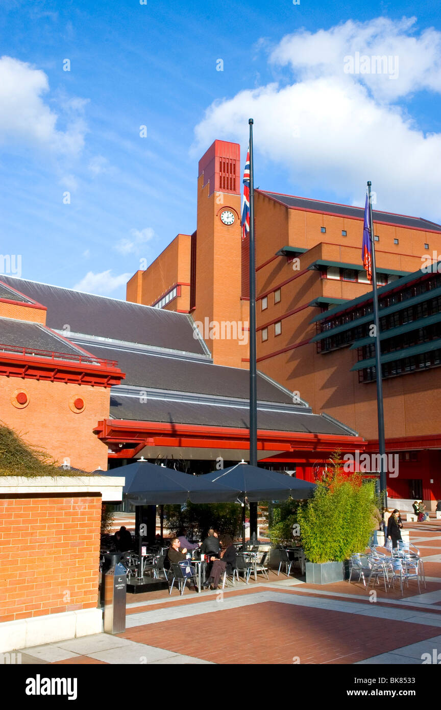 London, British Library Piazza Stock Photo - Alamy