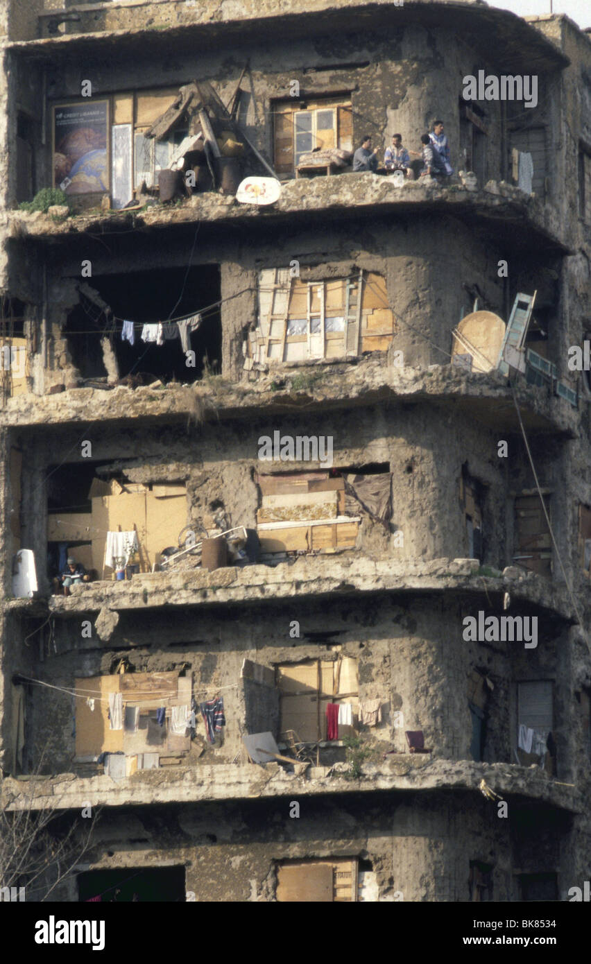 Refugees living in destroyed buildings on the after the civil Lebanese ...