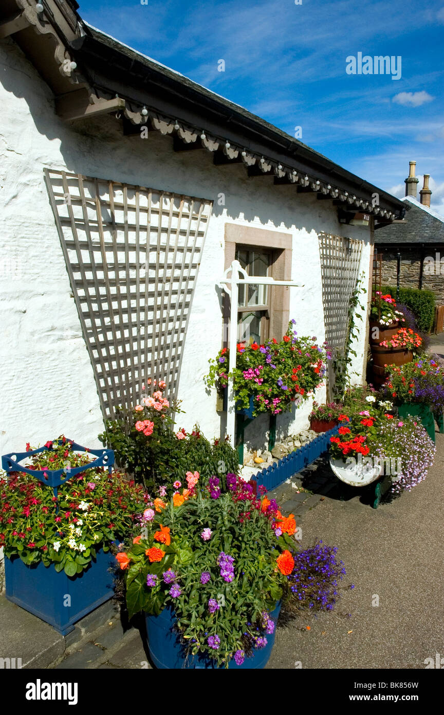 Loch Lomond Cottages High Resolution Stock Photography and Images - Alamy