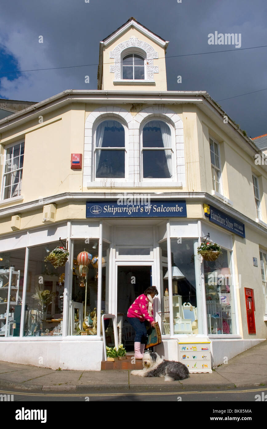 Shops town salcombe hi-res stock photography and images - Alamy