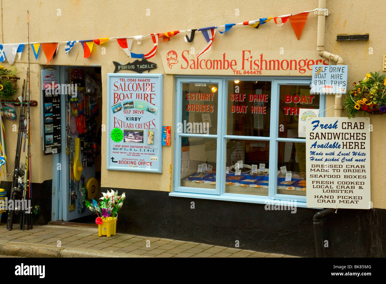 Traditional fishmongers hi-res stock photography and images - Alamy