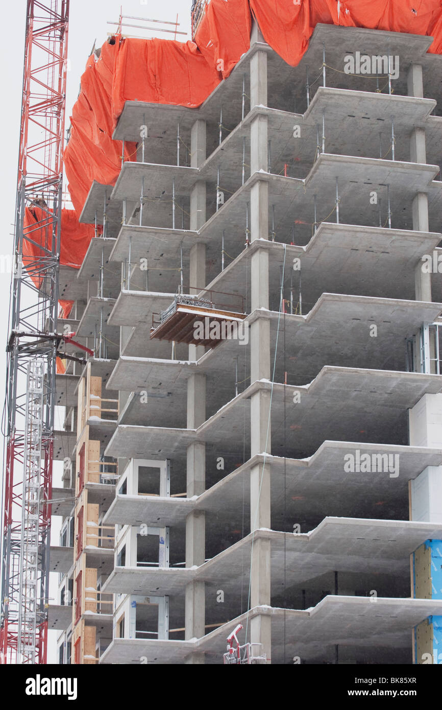 Cranes scaffolds highrise building construction hi-res stock ...