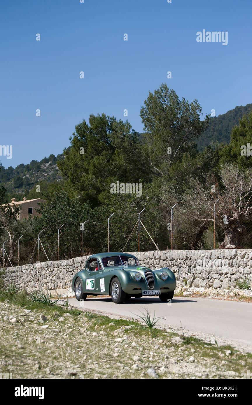 Driving a classic jaguar xk120 car hi-res stock photography and images ...