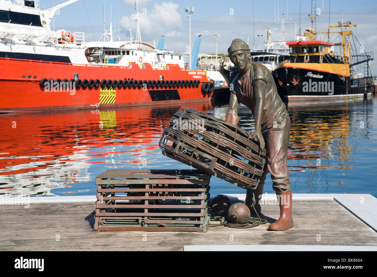 Bronze Fisherman Statue High Resolution Stock Photography and Images ...