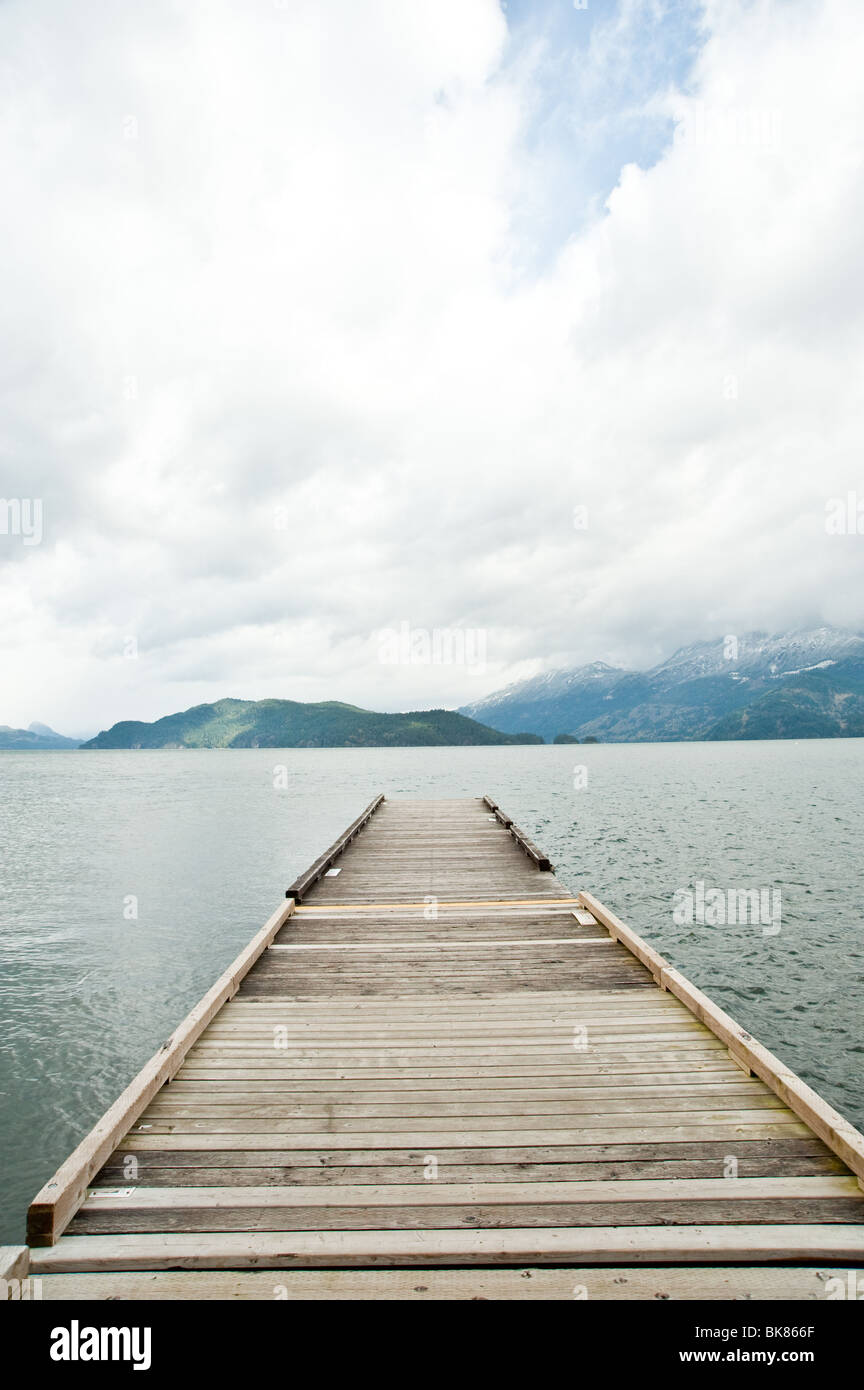 Spring lake dock vertical nobody hi-res stock photography and images ...