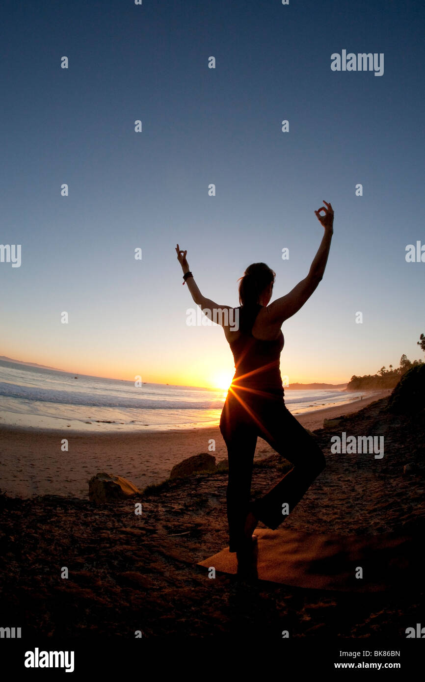 Yoga with sunset sunburst sky Stock Photo - Alamy