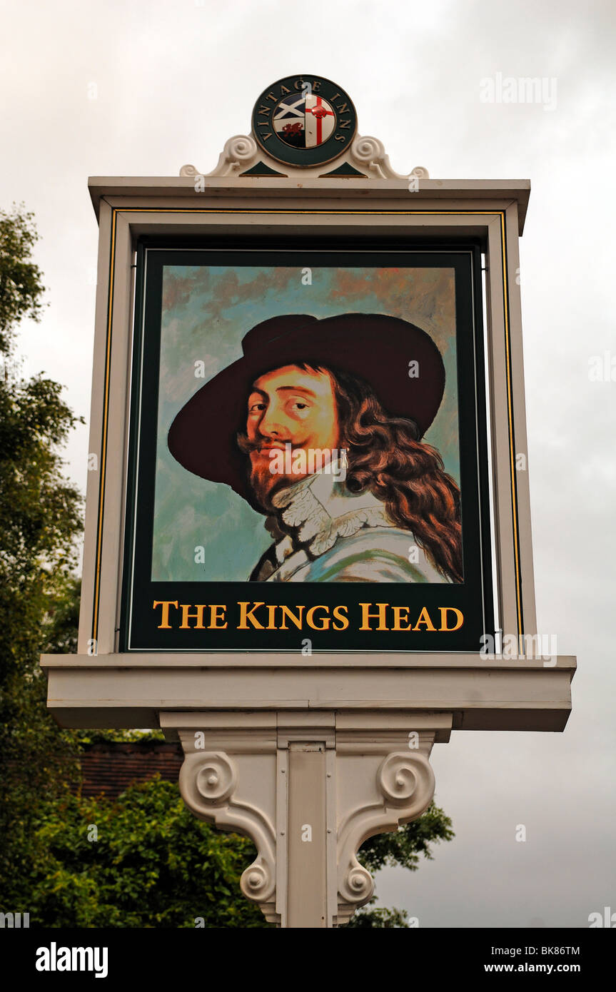 Kings head inn pub sign hi-res stock photography and images - Alamy