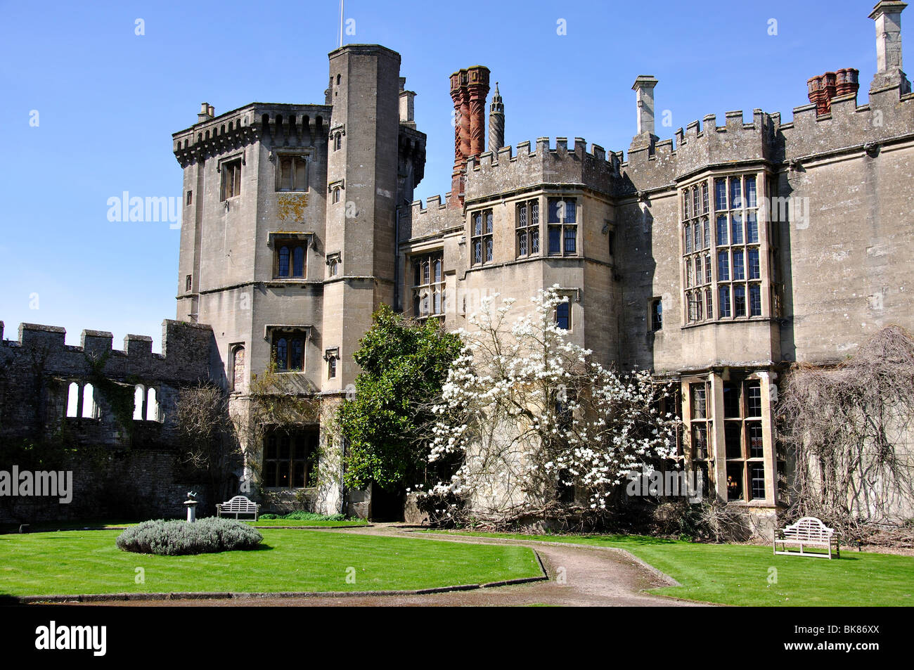 Tudor architecture castle hi-res stock photography and images - Alamy