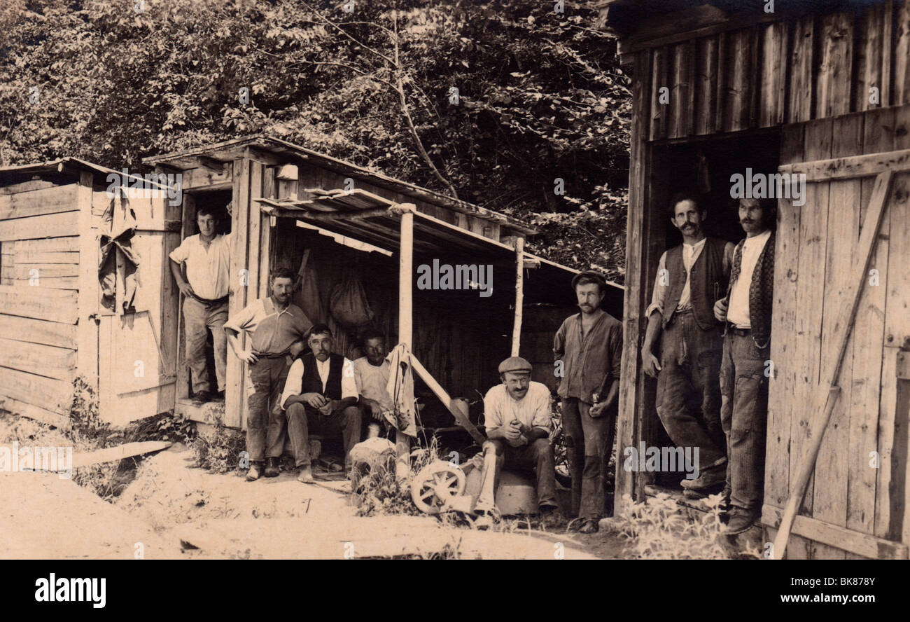 Historical workers hi-res stock photography and images - Alamy