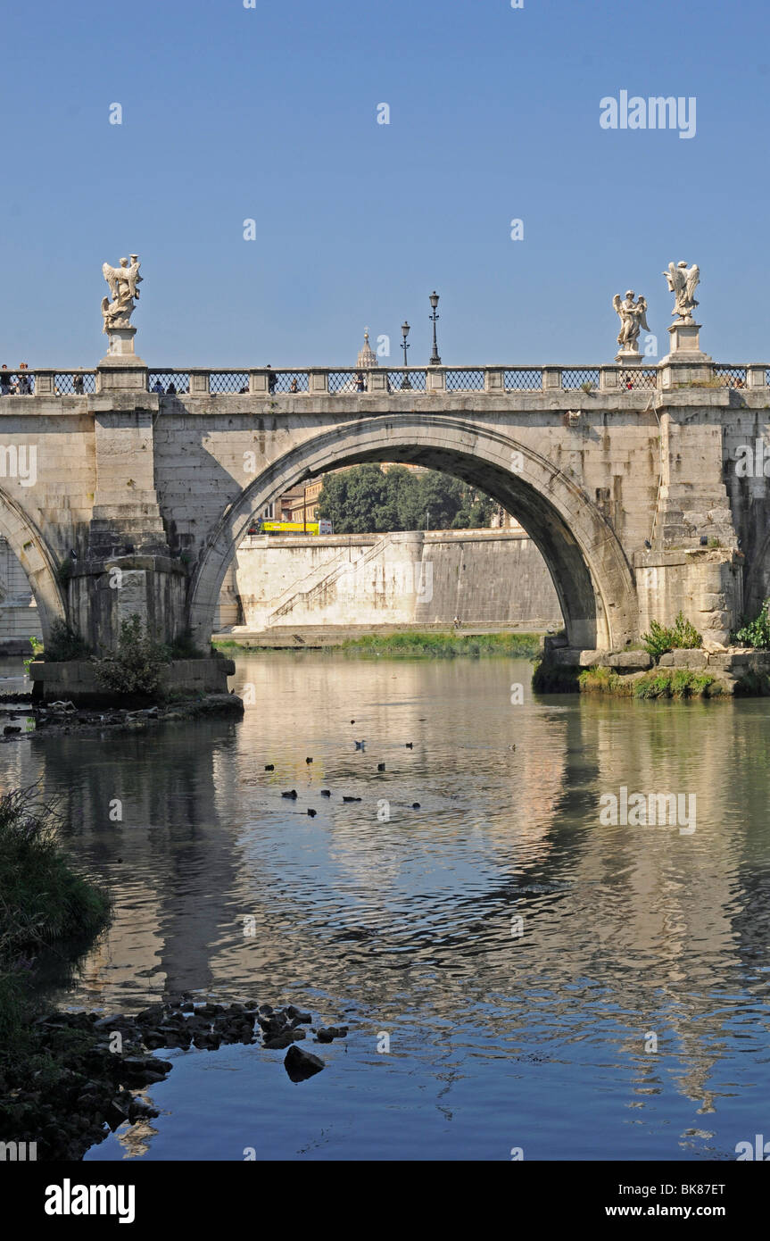 Daylight bridge hi-res stock photography and images - Alamy