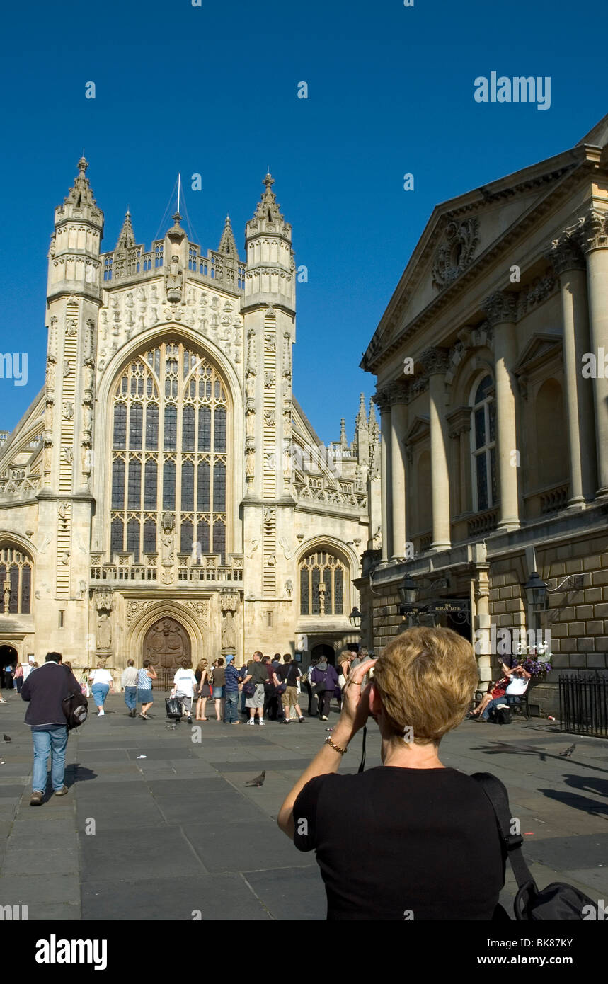 Abbey courtyards hi-res stock photography and images - Alamy