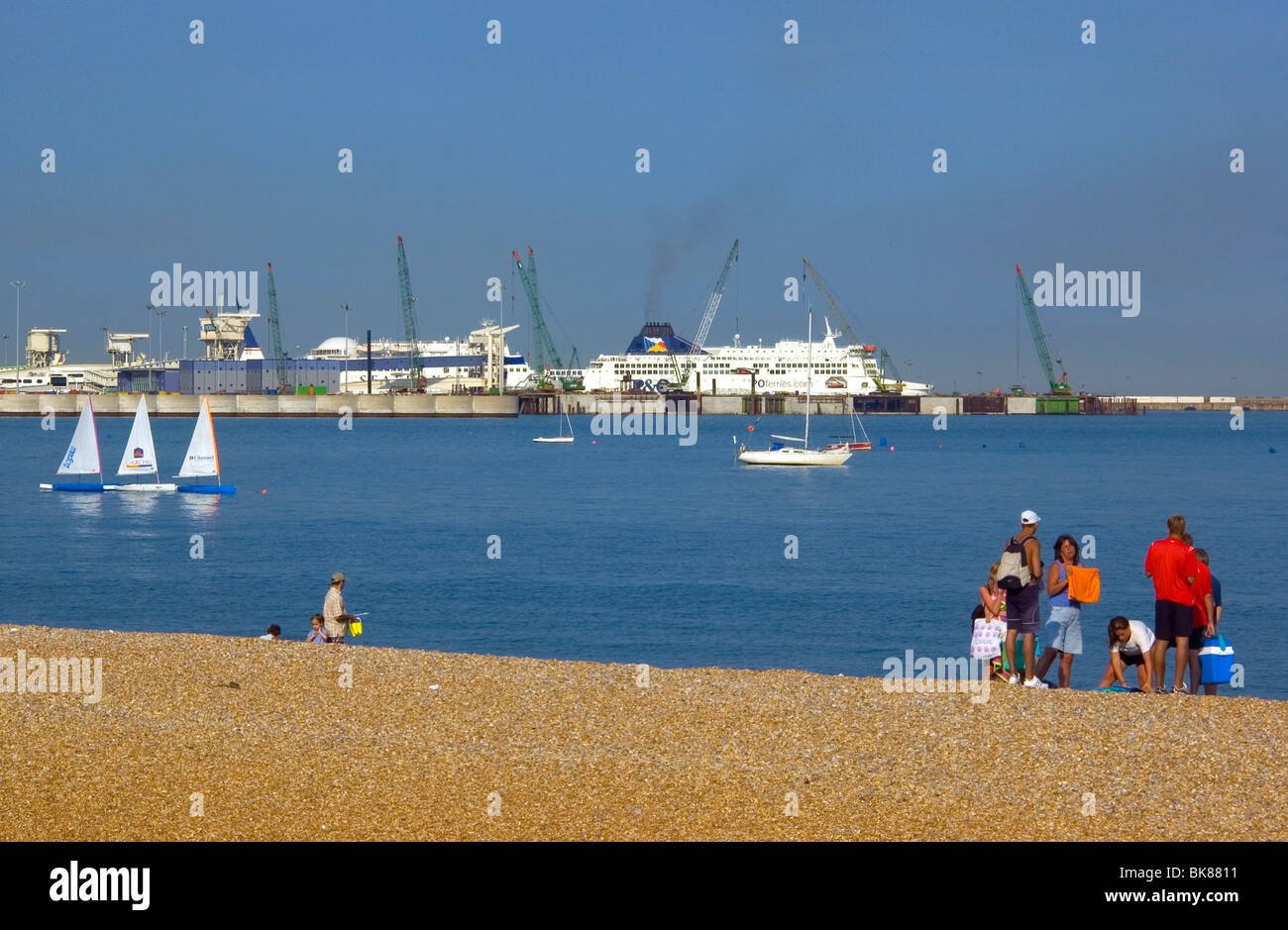 Dover Beach & Docks Stock Photo - Alamy