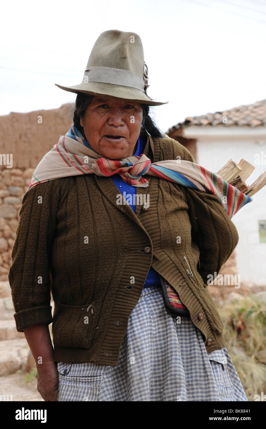 Indios quechua hi-res stock photography and images - Alamy