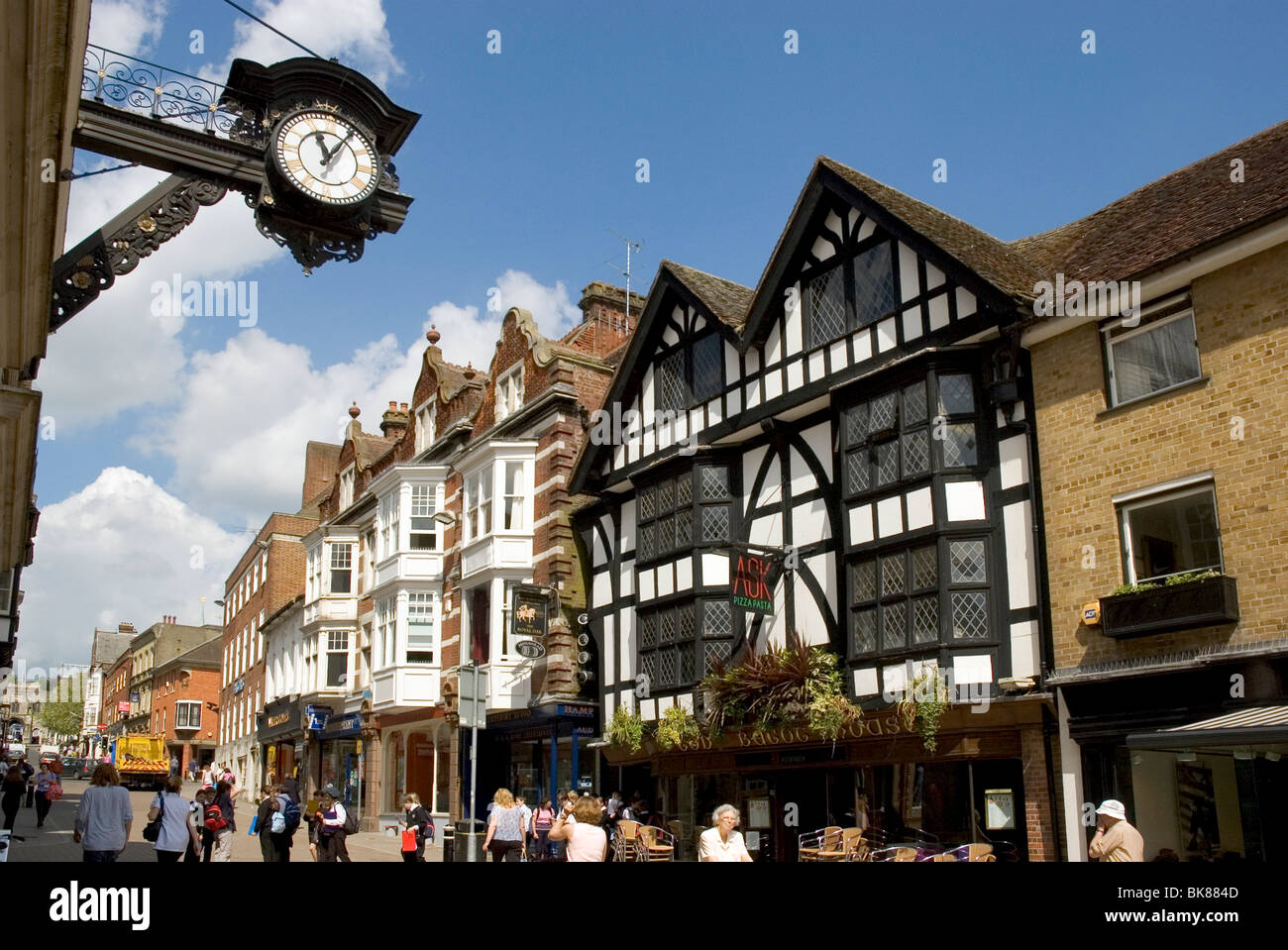 English high streets hi-res stock photography and images - Alamy