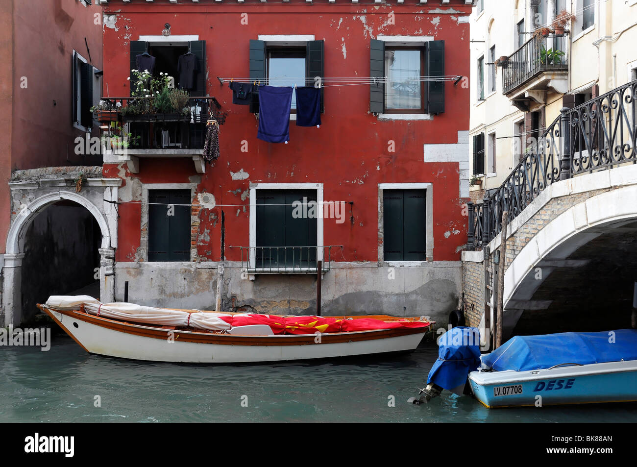 Italian inner city hi-res stock photography and images - Alamy