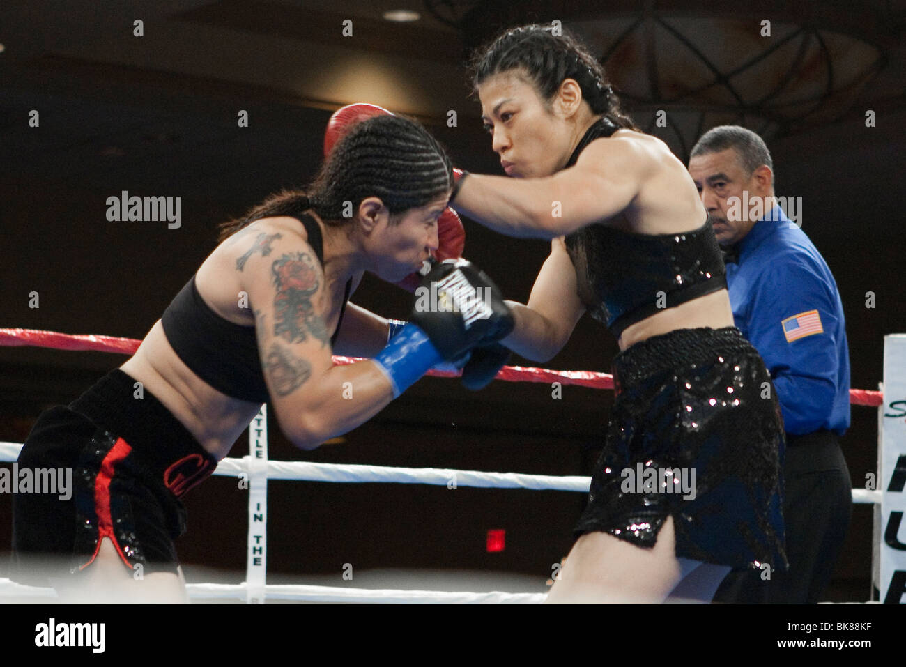 Women boxing hi-res stock photography and images - Alamy