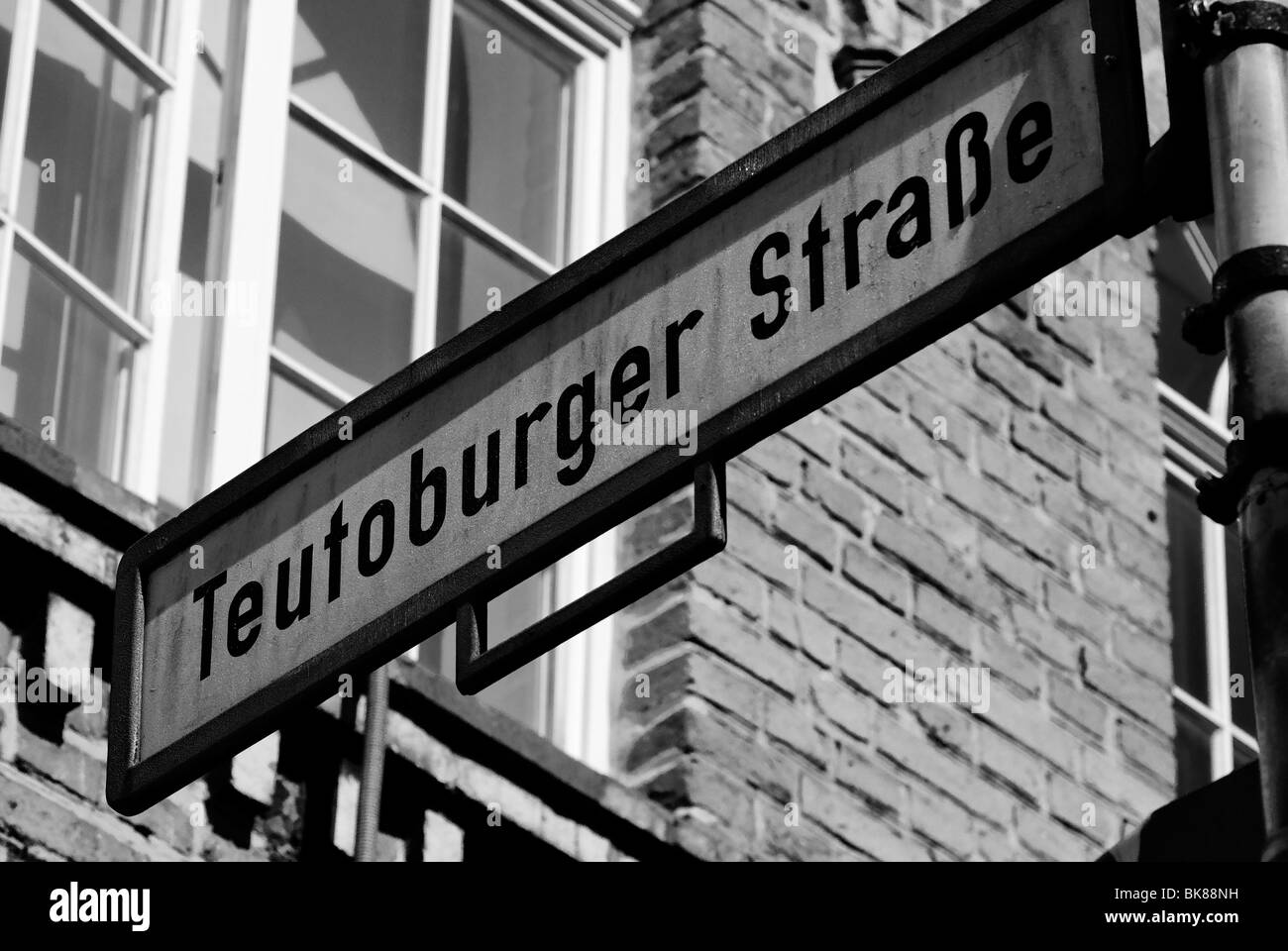 Street sign on the red brick wall background Stock Photo - Alamy