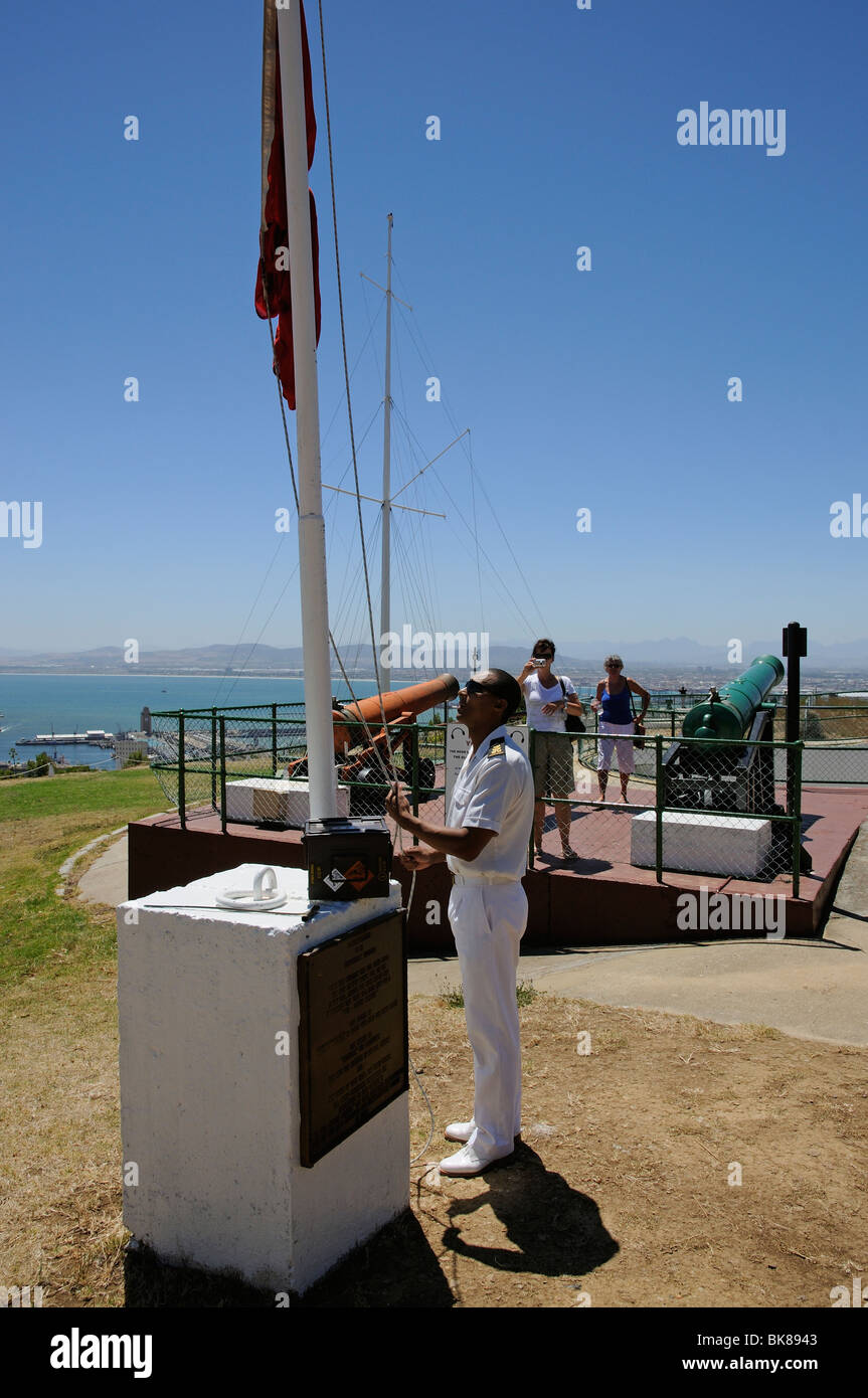 Tourists wait for the firing of the Noonday gun above Cape Town at Lion ...