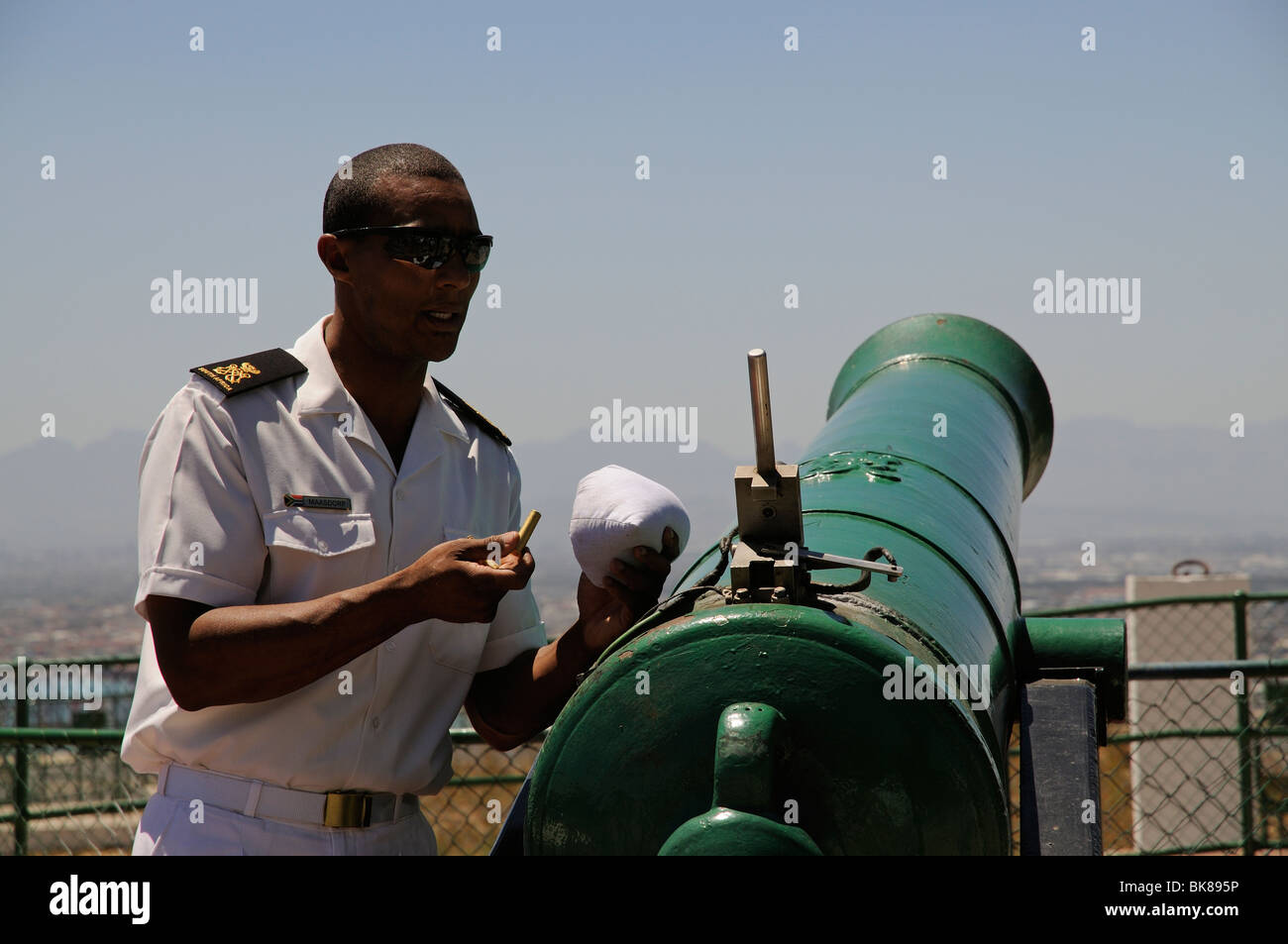 Noon gun cape town hi-res stock photography and images - Alamy