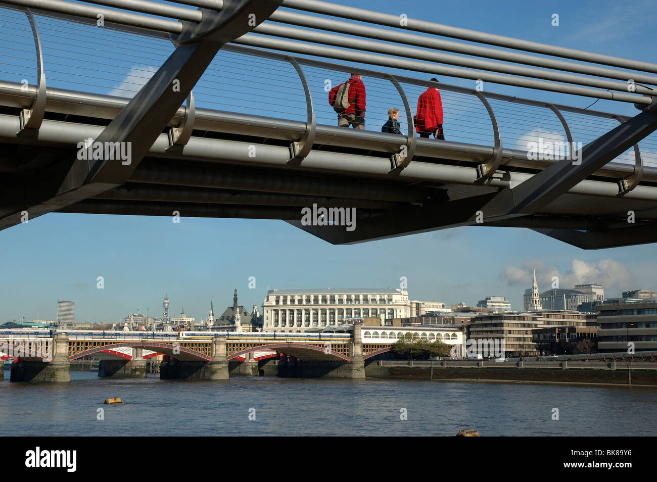 London, Millennium Footbridge Stock Photo - Alamy