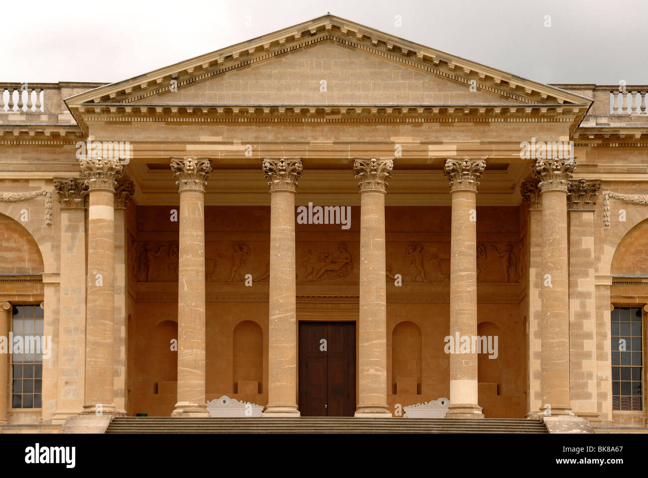 Old english building detail hi-res stock photography and images - Alamy