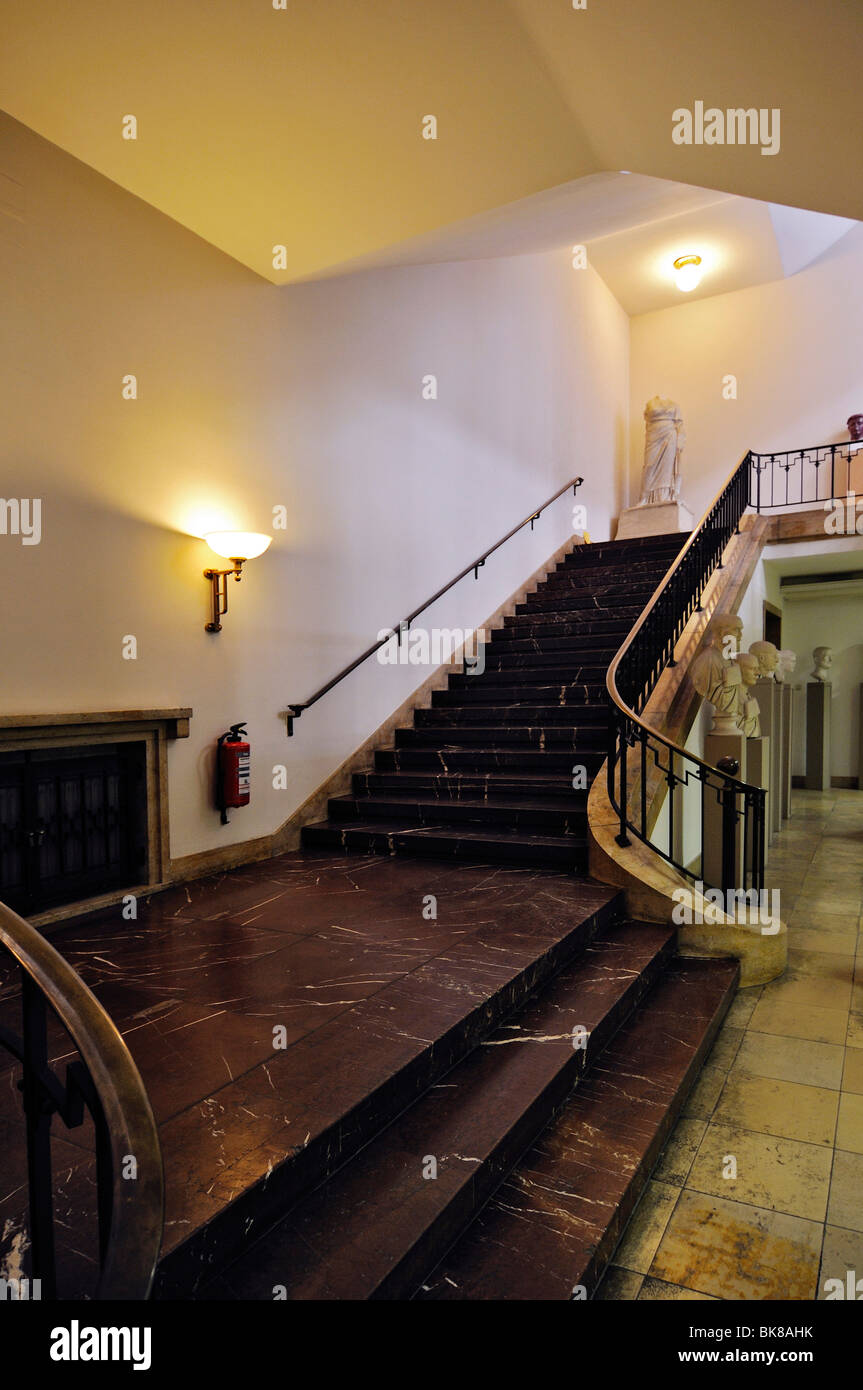 Interior inside museum museums stairs staircase steps hi-res stock ...