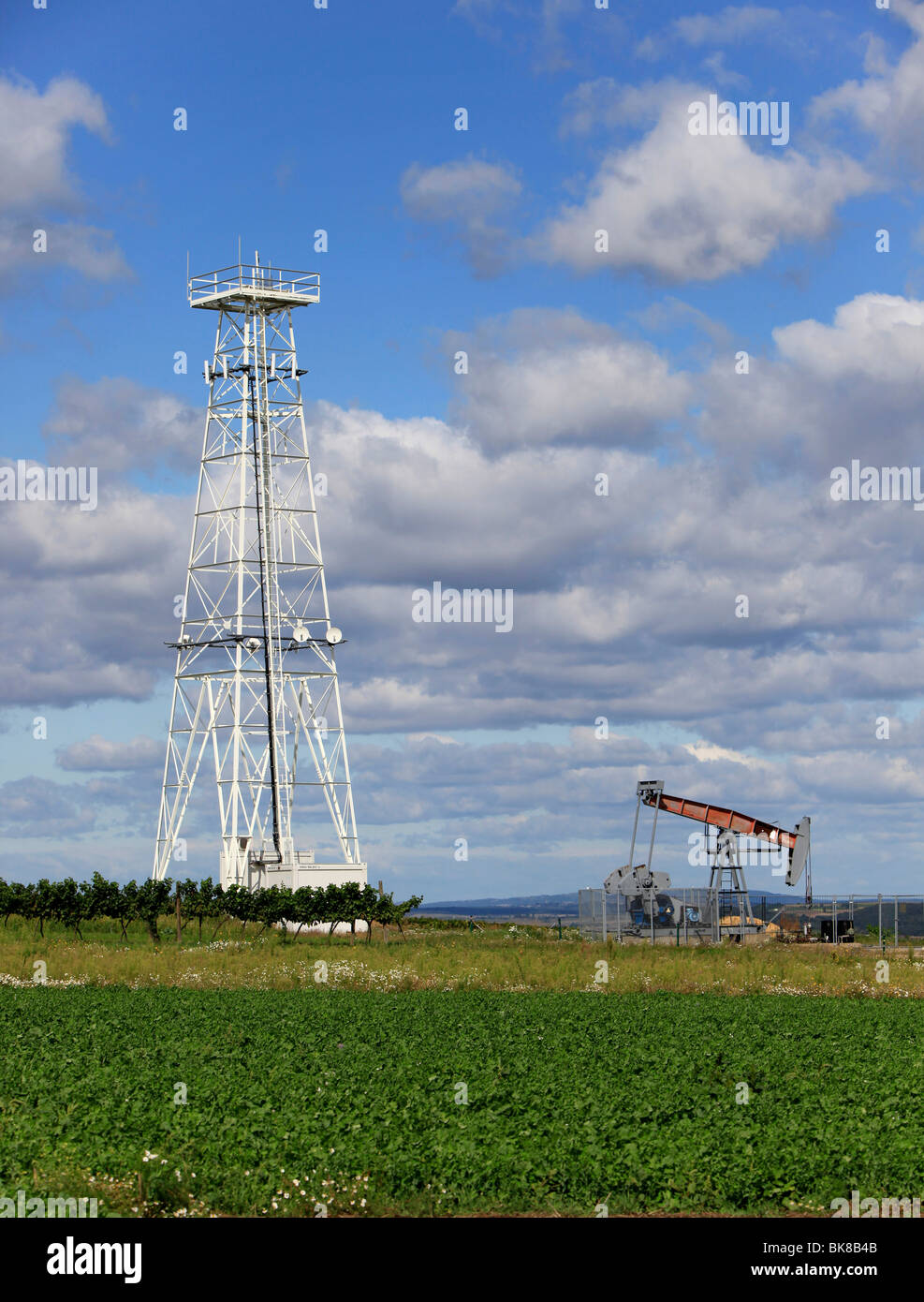 Crude oil pump station hi-res stock photography and images - Alamy