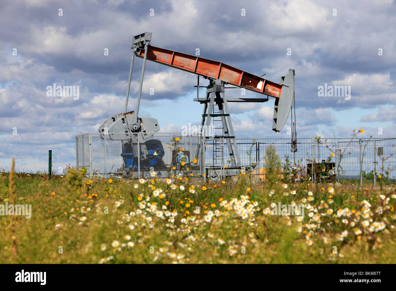 Crude oil pump station hi-res stock photography and images - Alamy