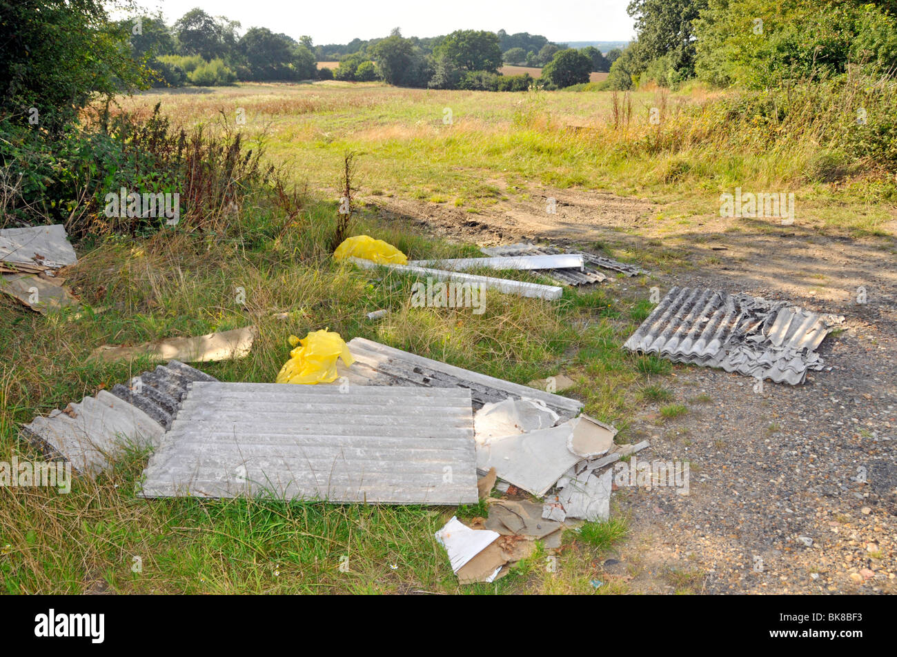 Asbestos fly tipping hi-res stock photography and images - Alamy
