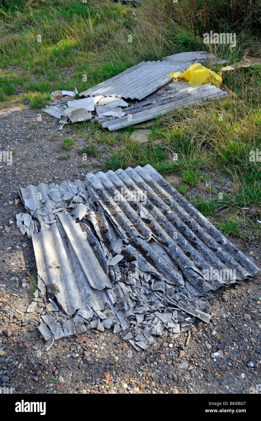 Asbestos sheeting dumped in farmers field beside road Stock Photo - Alamy