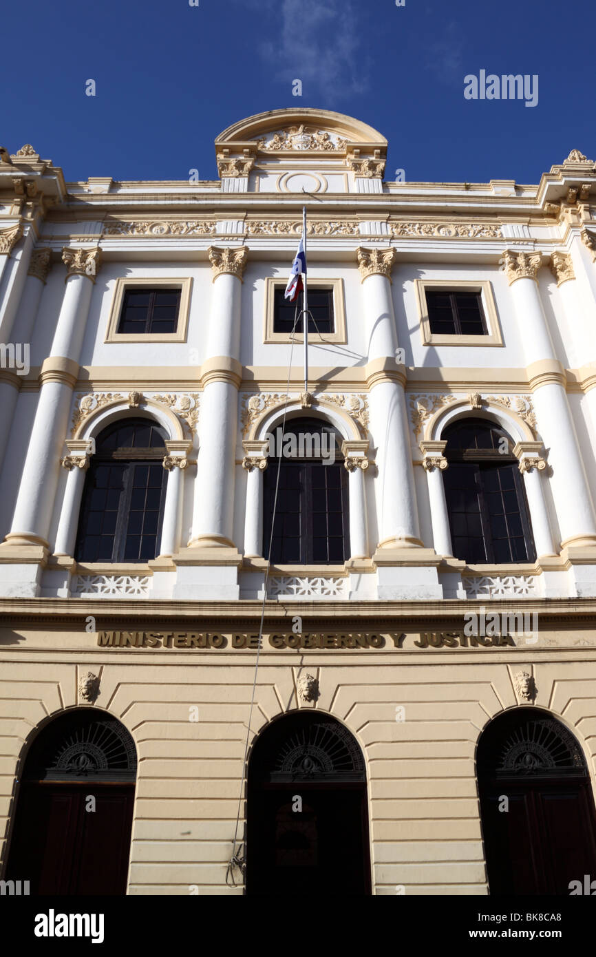 Edificio colonial ciudad colonial hi-res stock photography and images ...